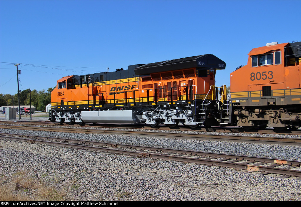 BNSF 3854 - ET44C4 - End Shot